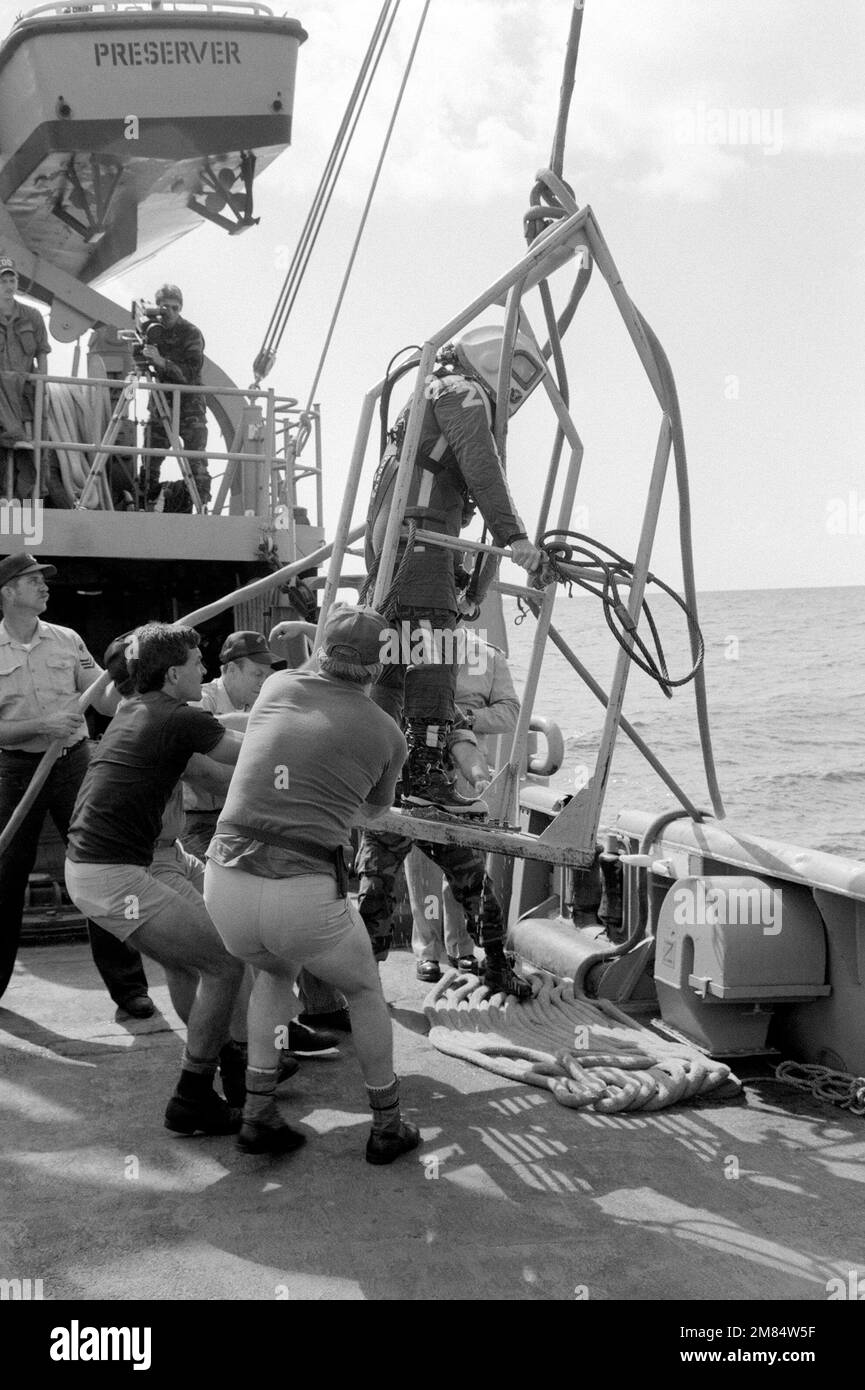 DN-SN-86-06868. Base: USS Preserver (ARS 8) Country: Atlantic Ocean ...
