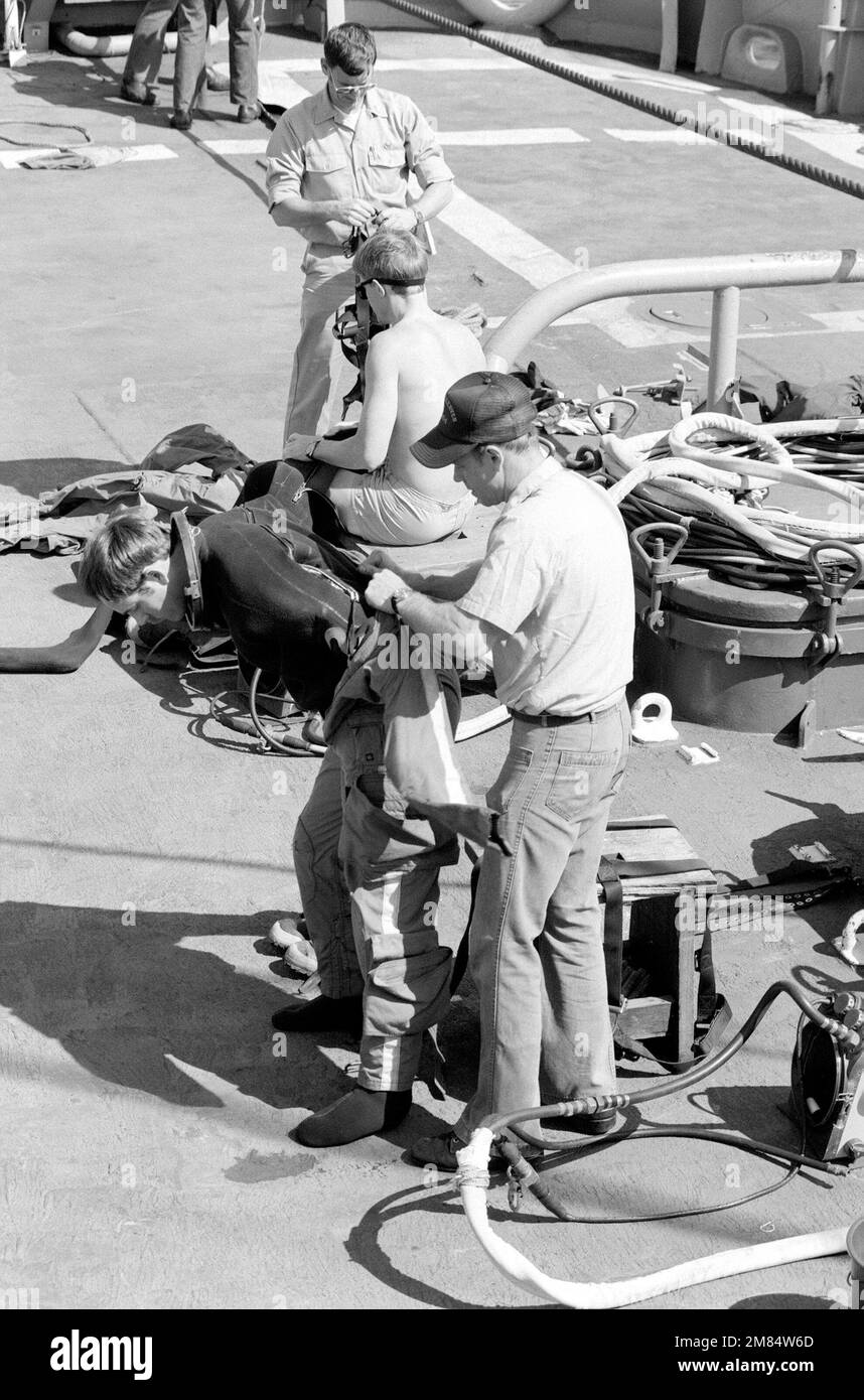 DN-SN-86-06861. Base: USS Preserver (ARS 8) Country: Atlantic Ocean ...