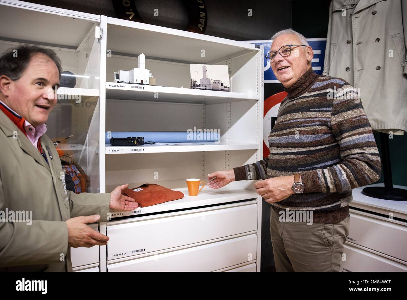 Ontbijtnieuws hi-res stock photography and images - Alamy