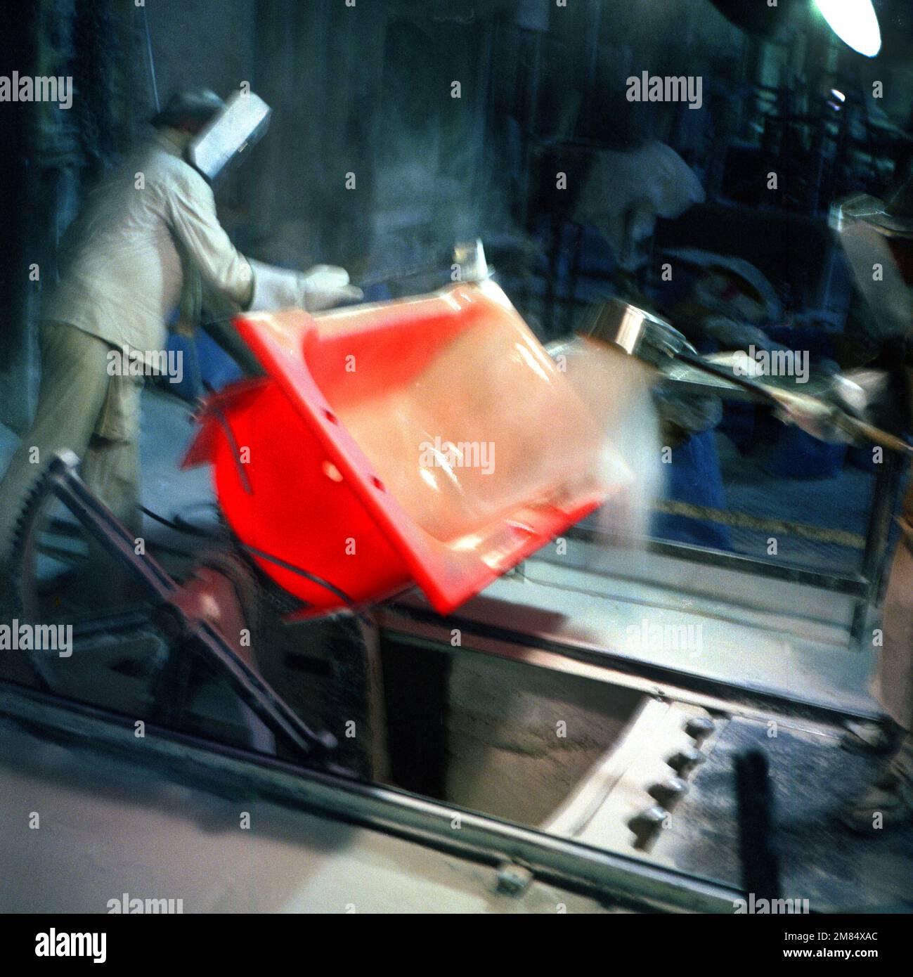 The Glynwed Foundry in Greenford Middlesex producing Vogue Baths in ...