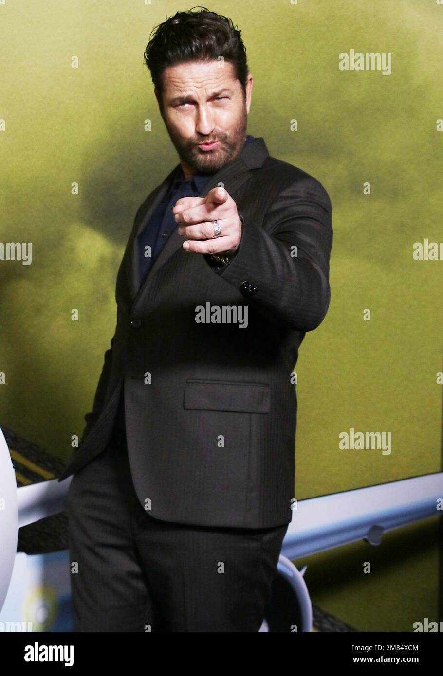 Gerard butler plane hi-res stock photography and images - Alamy