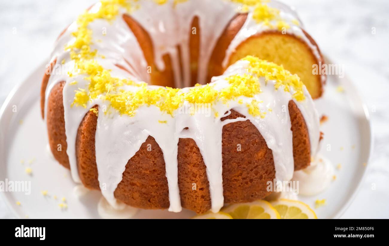Lemon bundt cake Stock Photo - Alamy
