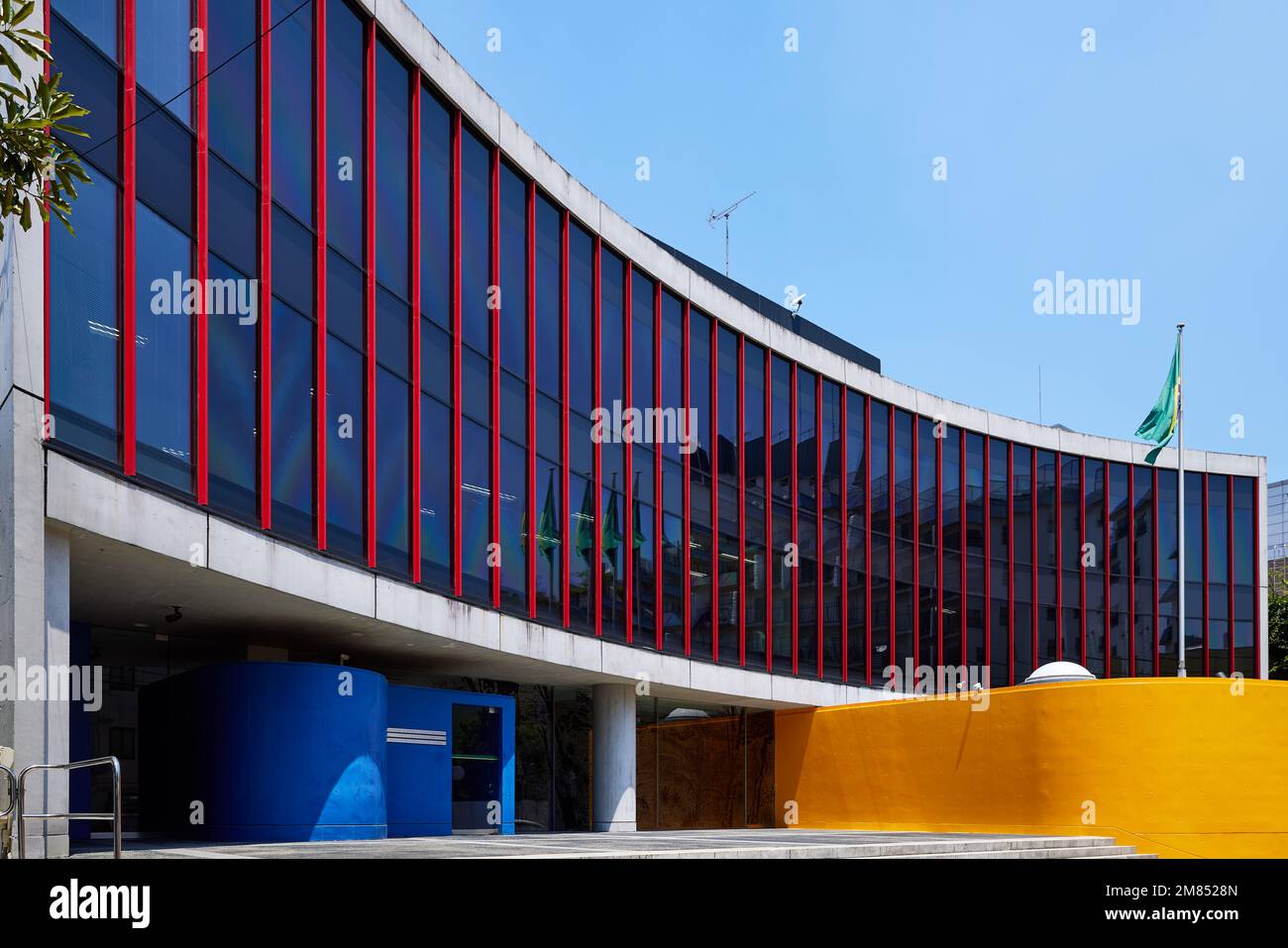 Embassy of Brazil in Tokyo, designed by Ruy Ohtake (1982); Kitaaoyama ...