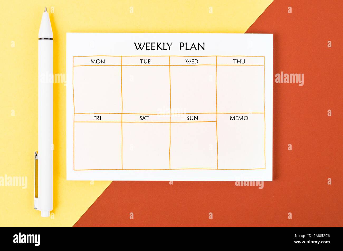 Blank weekly plan notice block on beautiful background. Empty schedule ...