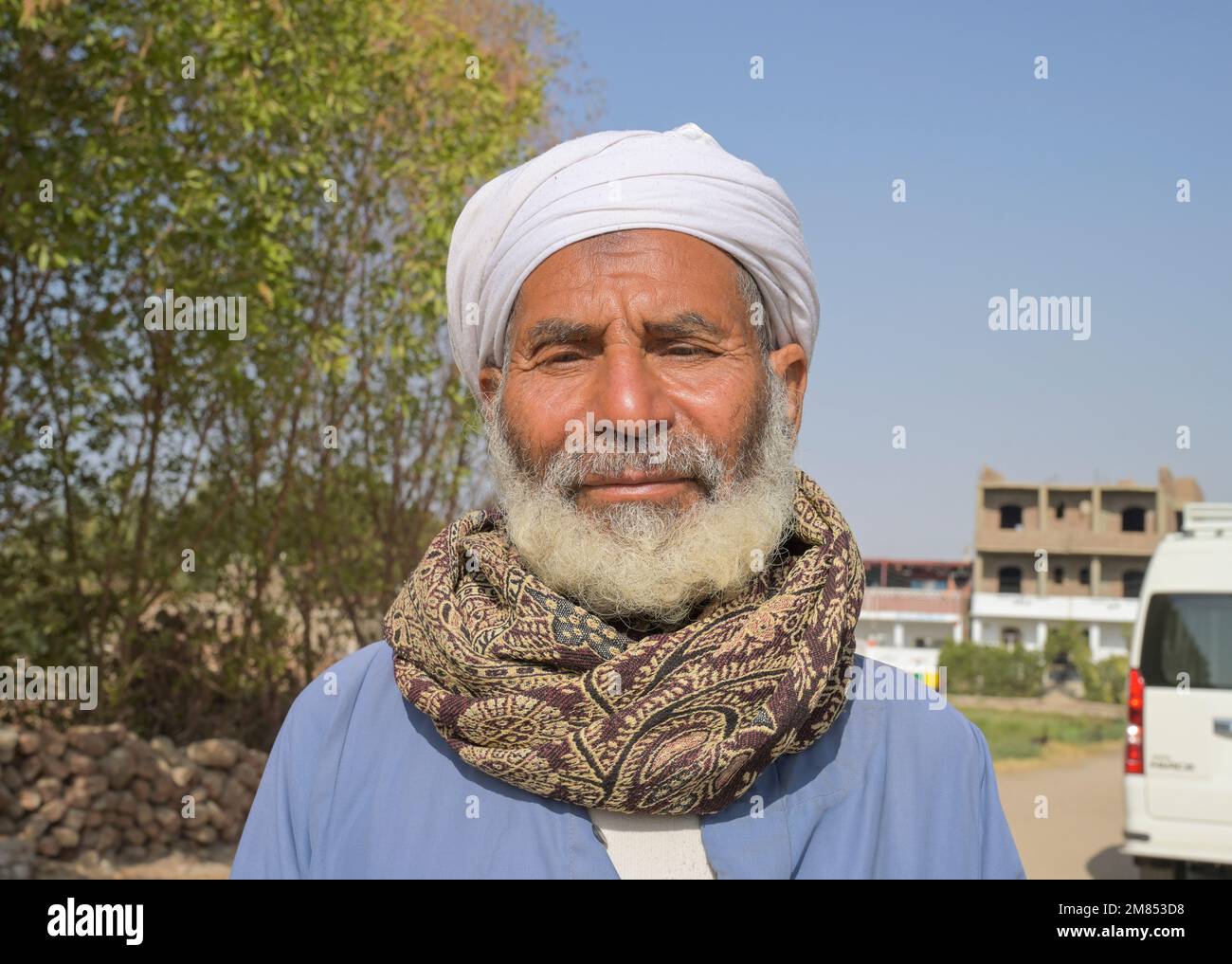Traditioneller schal hi-res stock photography and images - Alamy