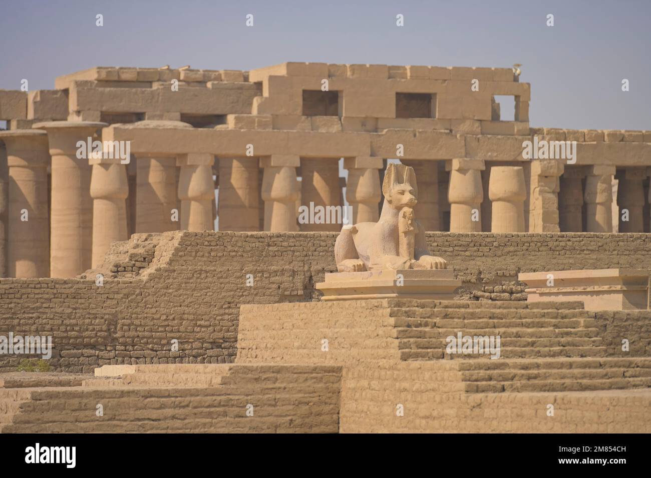 Skulptur Totengott Anubis, Großer Säulensaal Hypostyl, Ramesseum ...