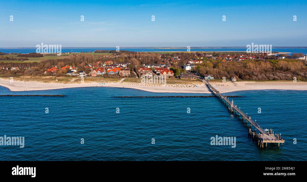 Ostseebad Wustrow Seebrücke Stock Photo - Alamy