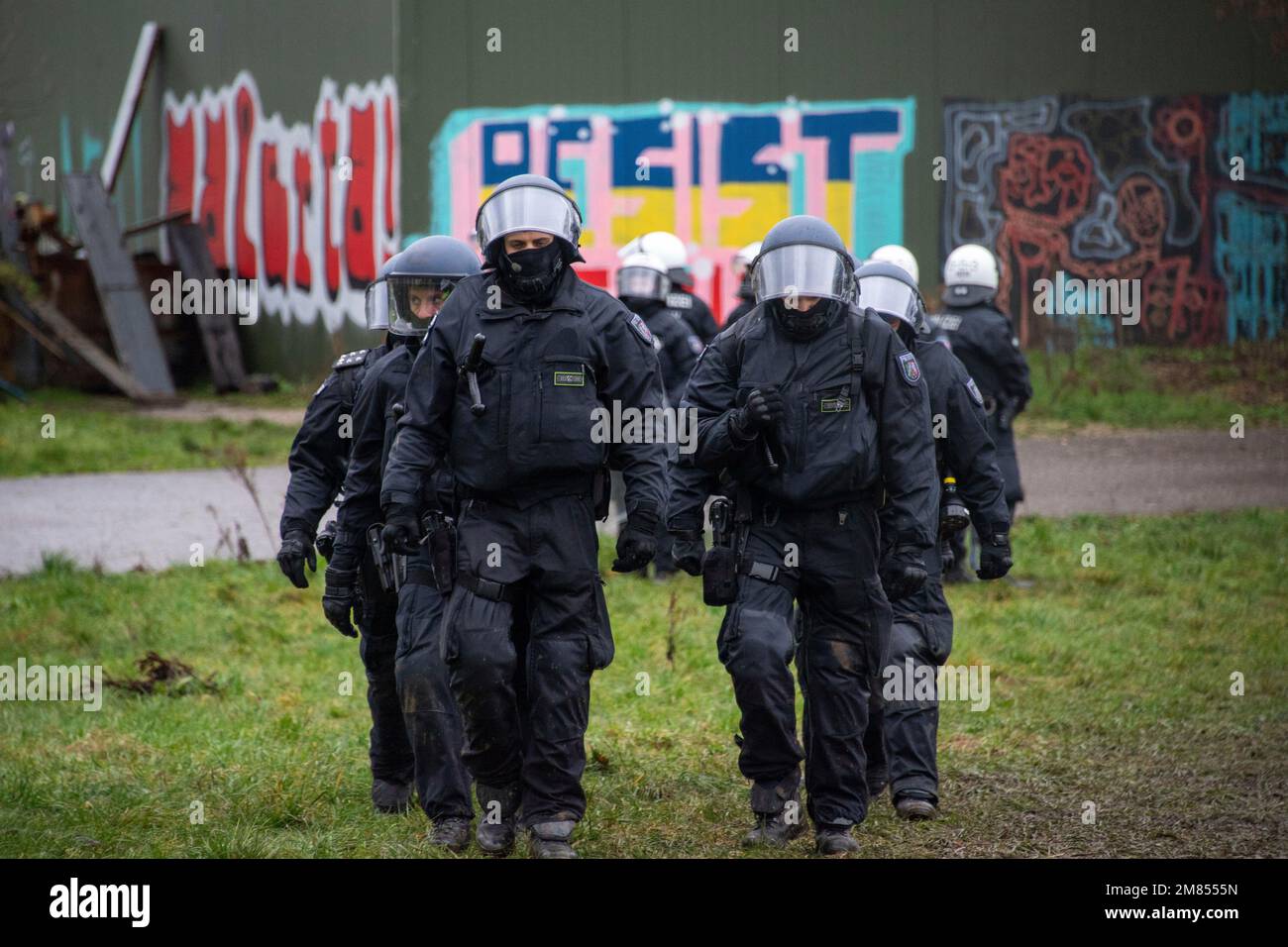 Garzweiler, Deutschland. 11th Jan, 2023. Police officers enter the ...