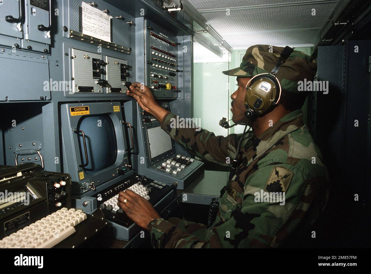 Communications soldier hi-res stock photography and images - Alamy