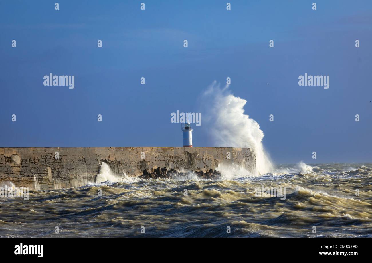 Head winds hi-res stock photography and images - Alamy