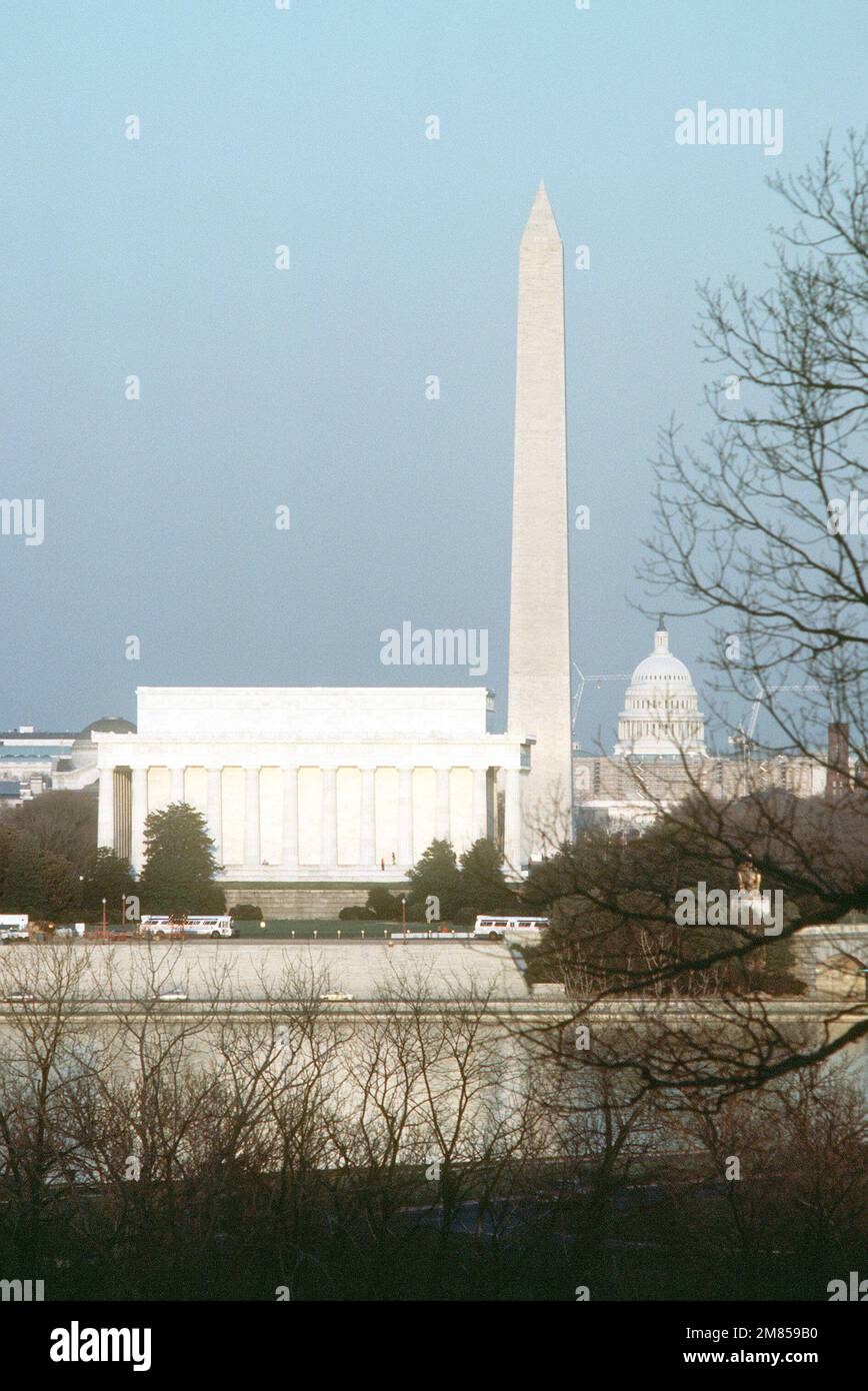 Evening view of the Lincoln Memorial, Washington Memorial and U.S ...