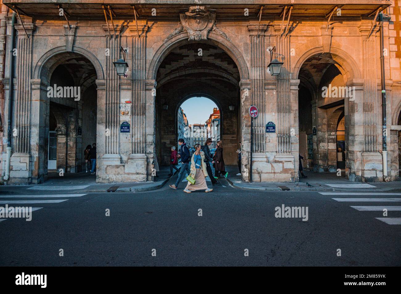 Crowded streets paris hi-res stock photography and images - Alamy
