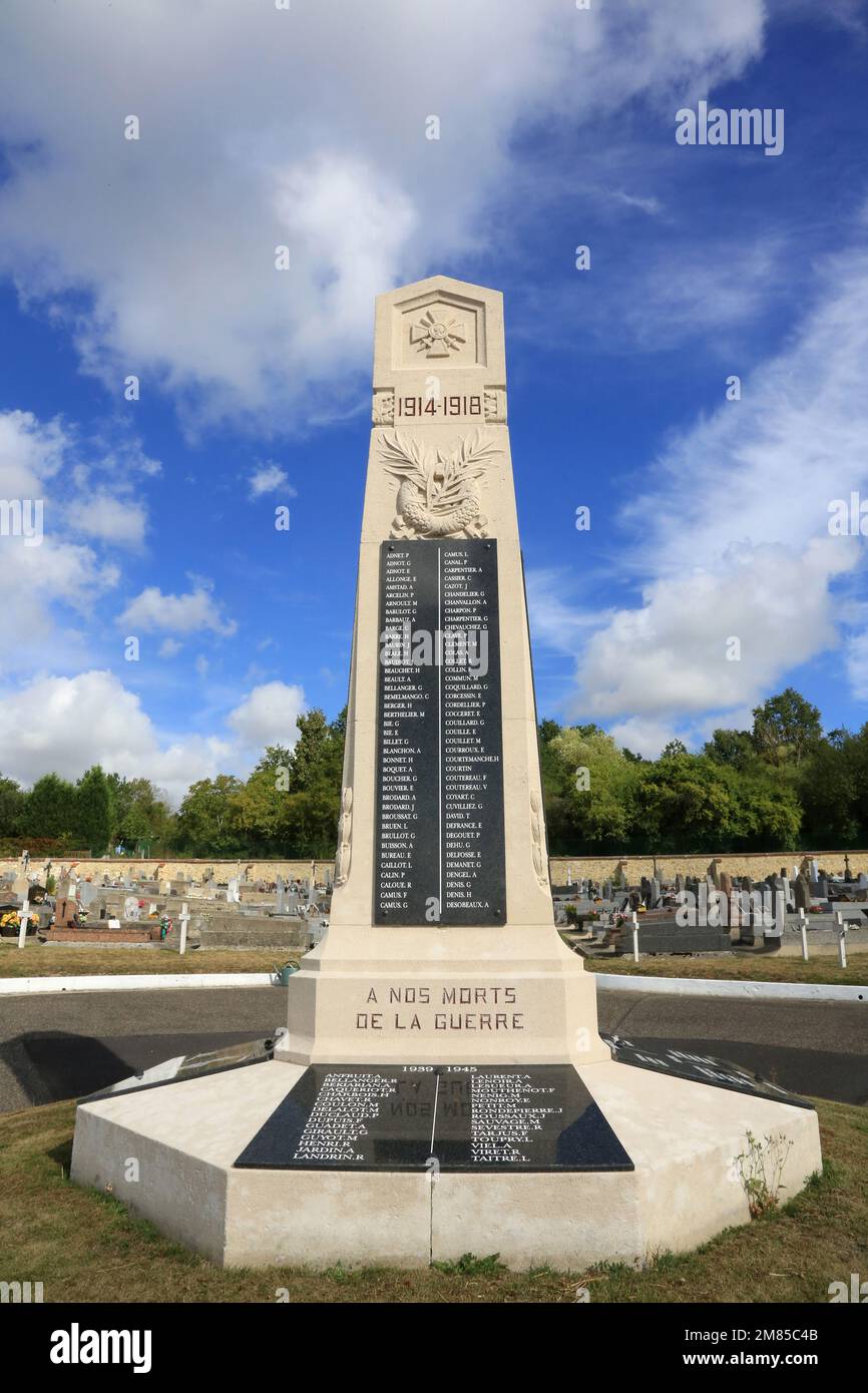 Le Monument aux Morts. Commonweatlth war Graves. Tombes de guerre Commonwealth. Cimetière ...