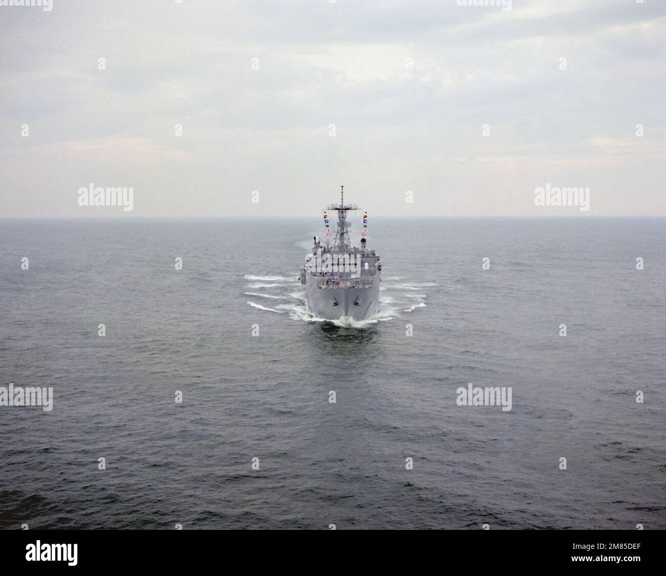 A bow view of the amphibious transport dock USS TRENTON (LPD-14 ...