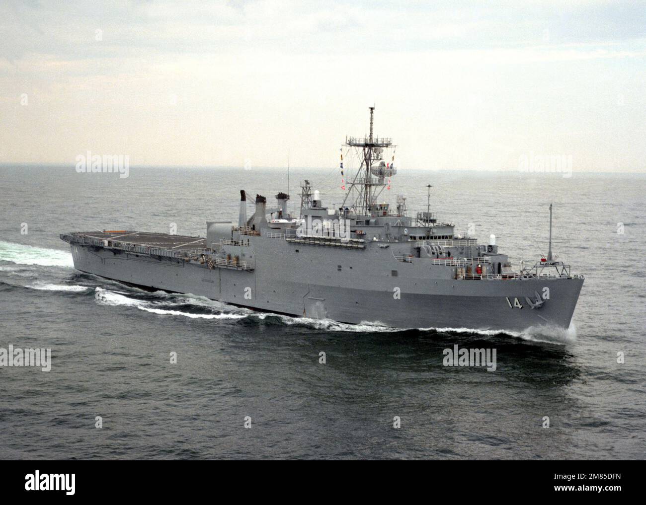 A starboard bow view of the amphibious transport dock USS TRENTON (LPD ...