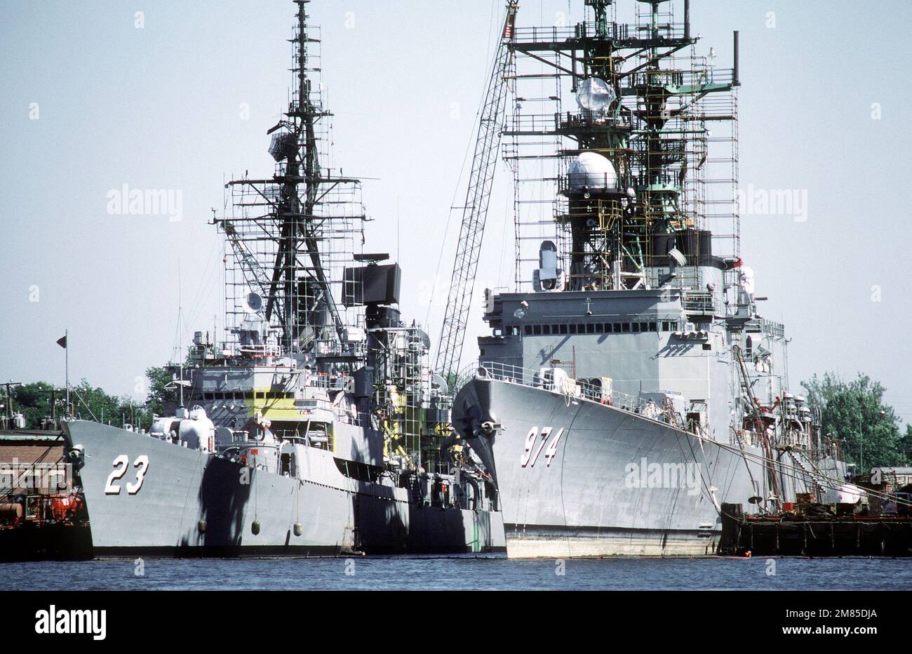 A port bow view of the guided missile destroyer USS RICHARD E. BYRD ...