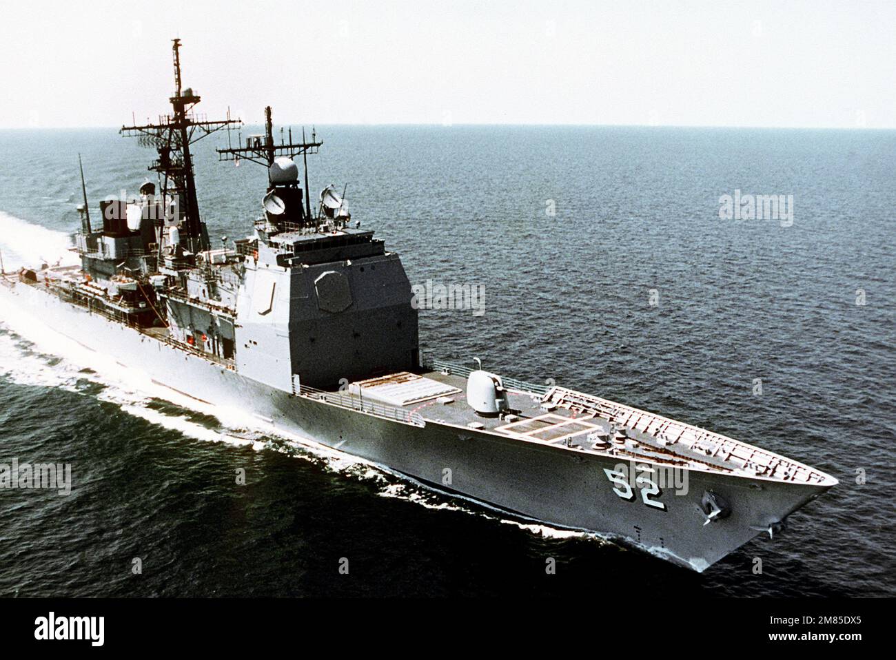 A starboard bow view of the Aegis guided missile cruiser USS BUNKER ...