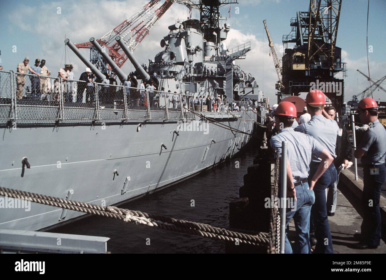 Long beach naval shipyard hi-res stock photography and images - Alamy