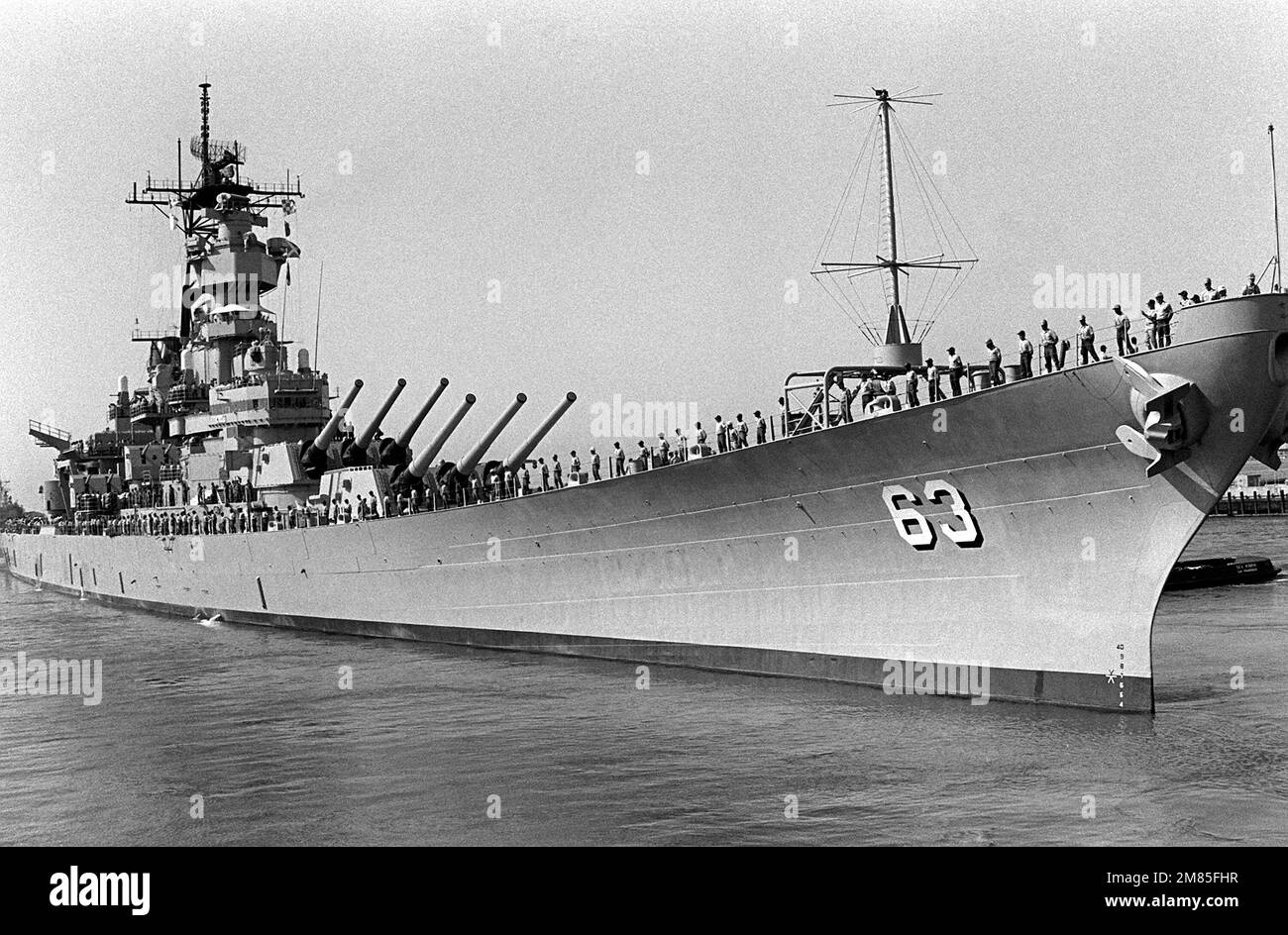 Crew members man the rails as the battleship USS MISSOURI (BB-63) is ...
