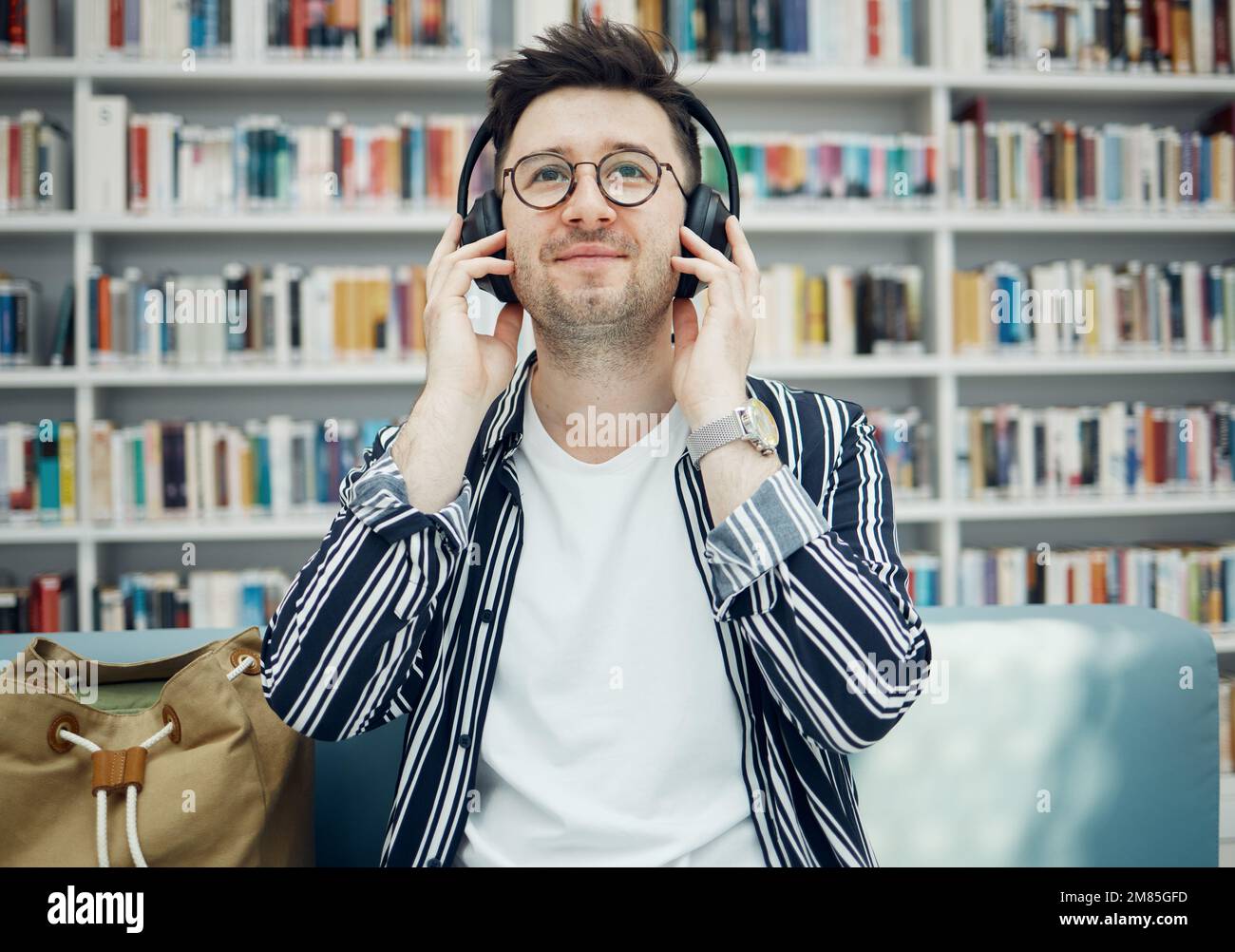 University student life shopping hi-res stock photography and images ...