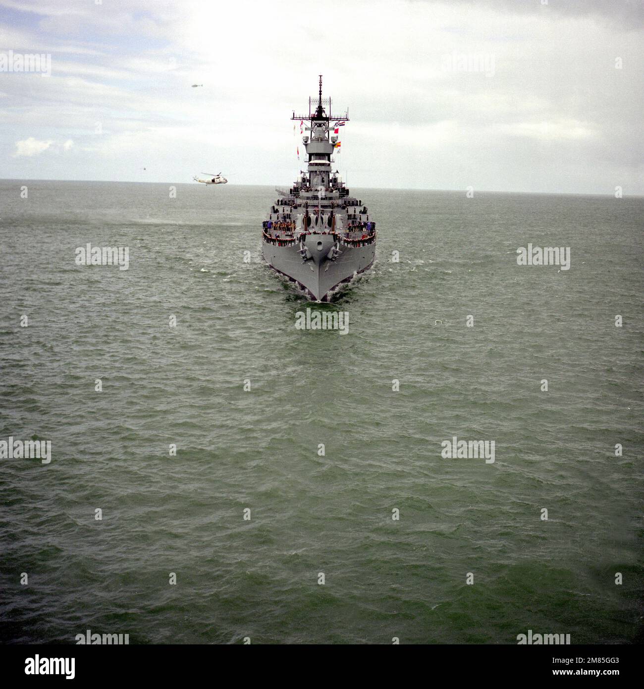 A bow view of the battleship USS MISSOURI (BB-63) en route to San ...