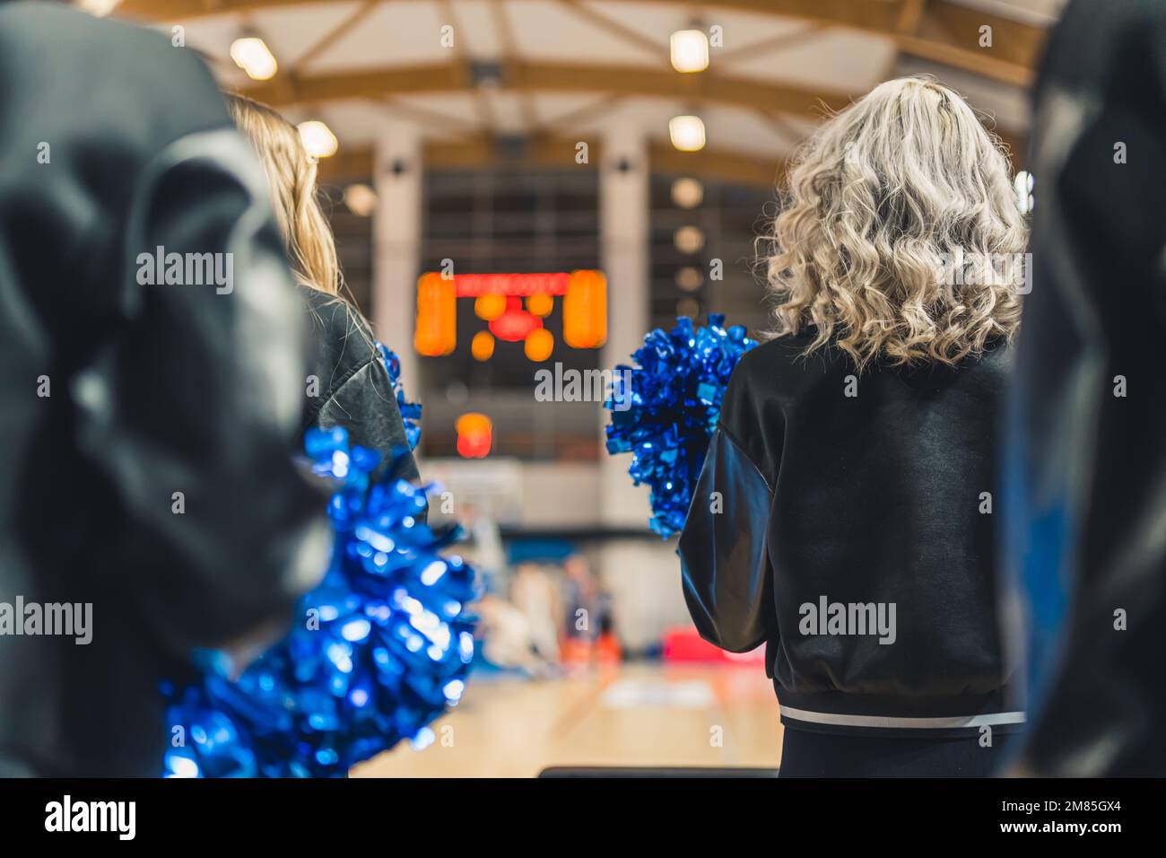 Cheerleaders with pom poms hi-res stock photography and images - Alamy