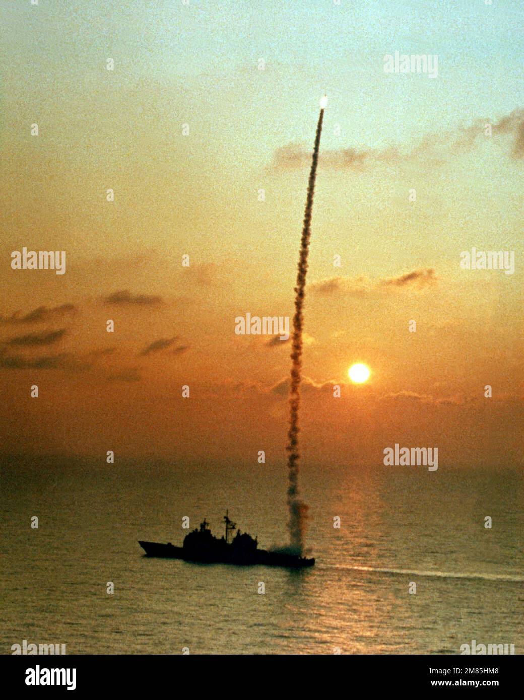 The guided missile cruiser BUNKER HILL (CG-52) test fires an RIM-66C SM ...