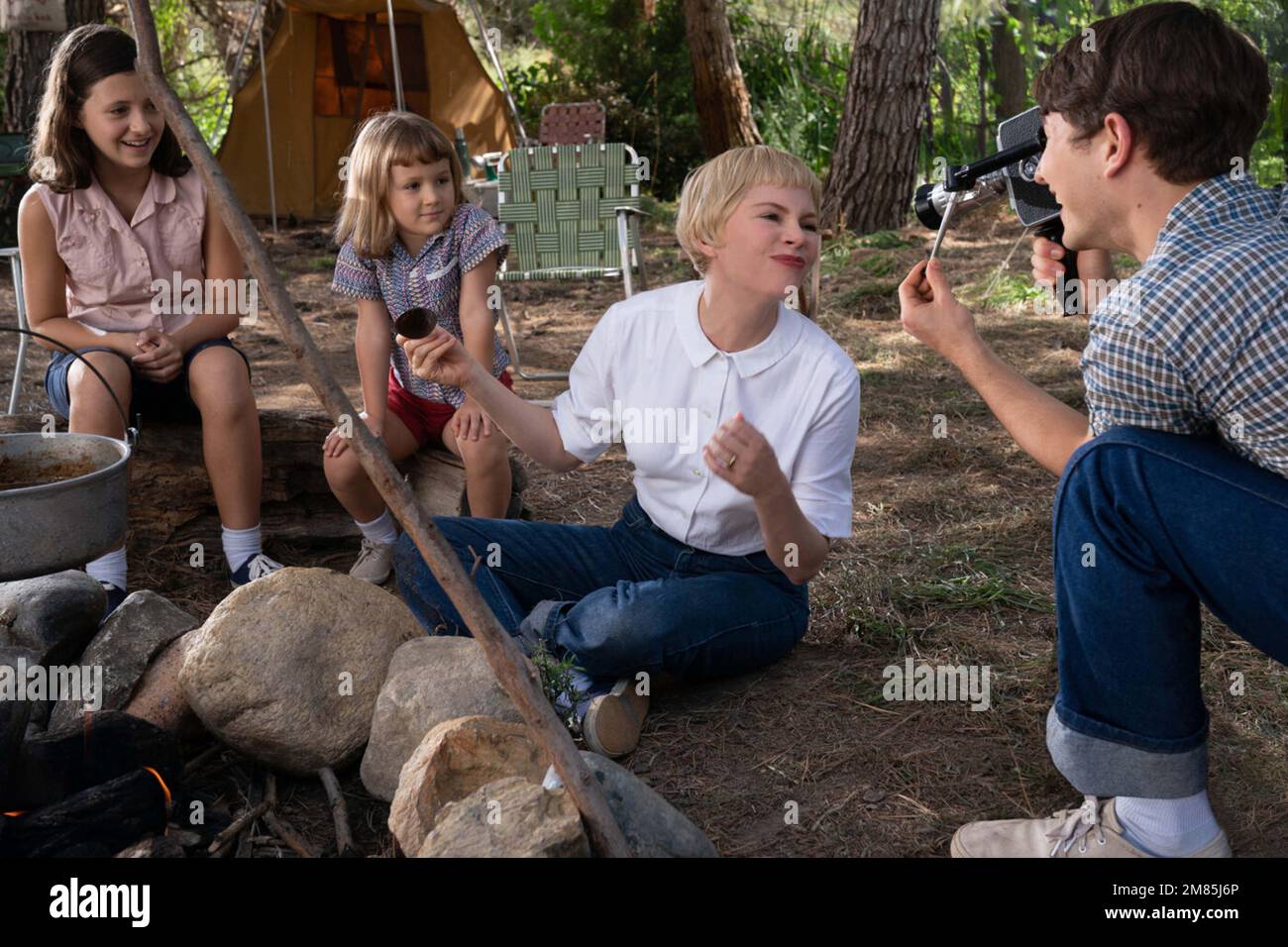 THE FABELMANS (2022) KEELEY KARSTEN SOPHIA KOPERA MICHELLE WILLIAMS ...