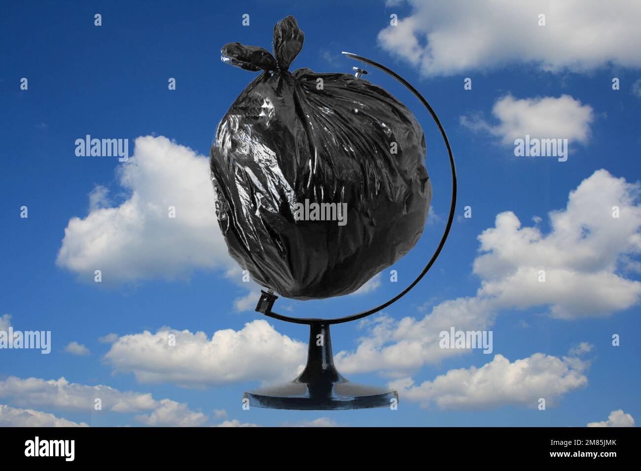 Stack of paintings hi-res stock photography and images - Alamy