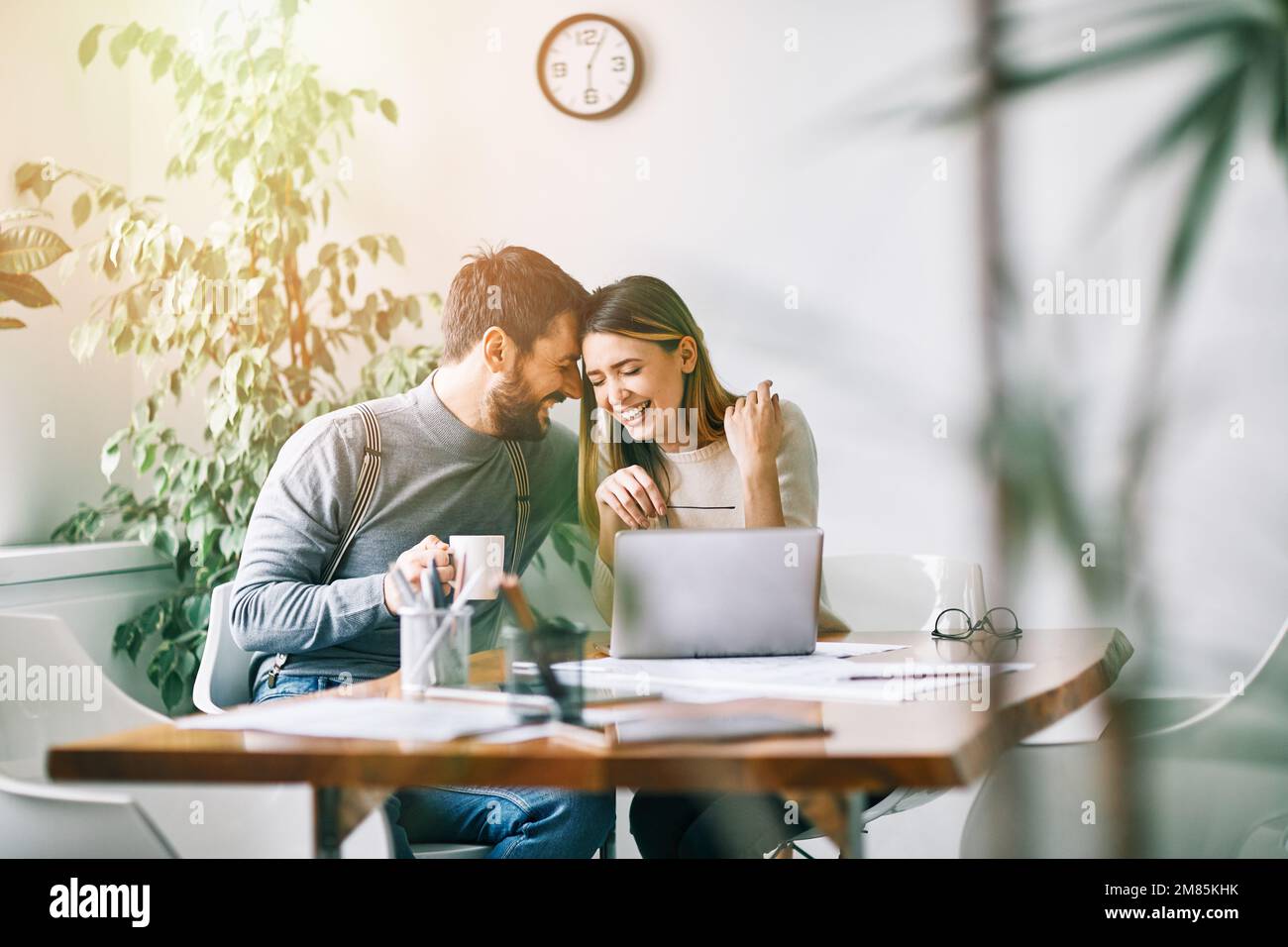 Couple office hi-res stock photography and images - Alamy