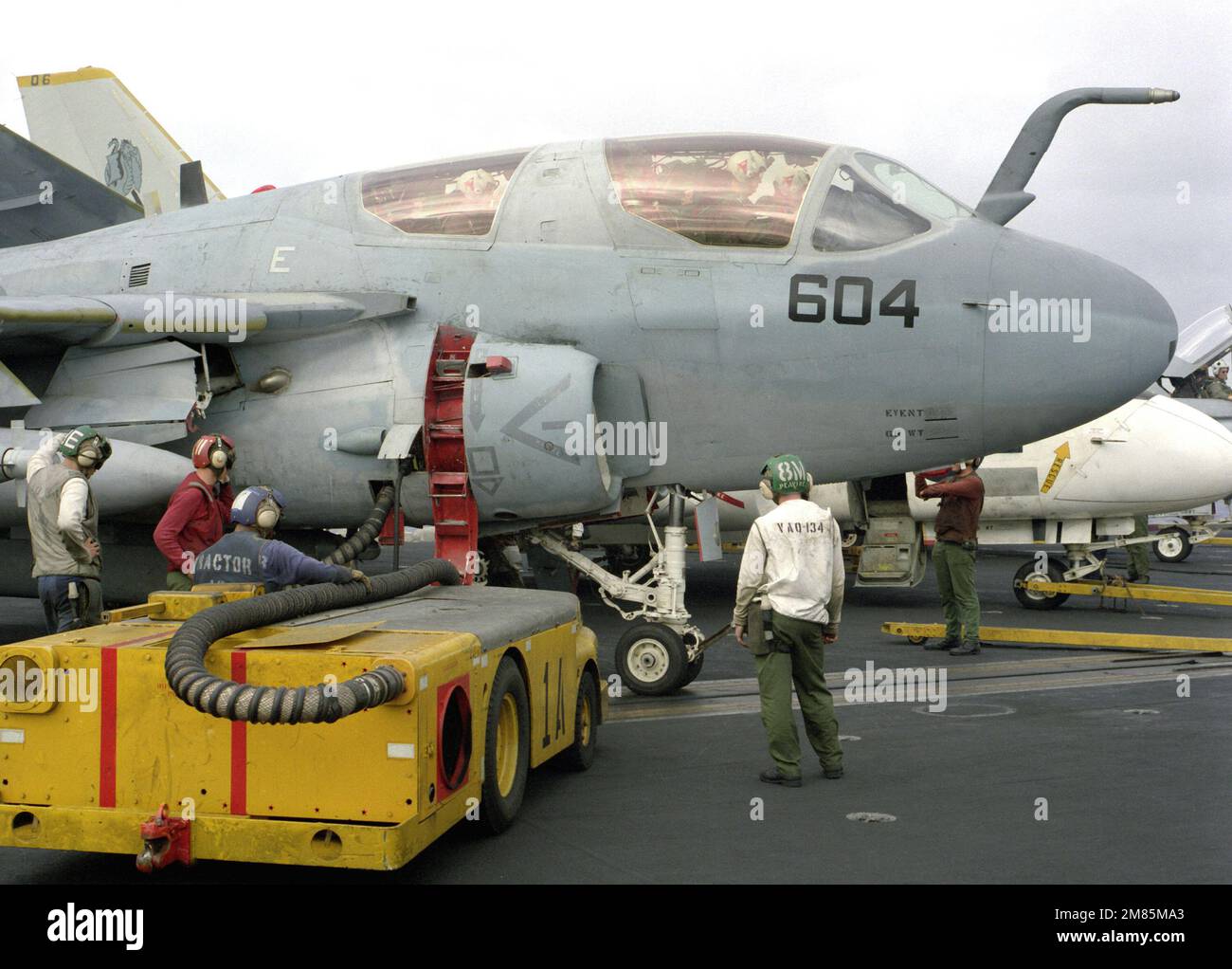 Flight deck crewmen service hi-res stock photography and images - Alamy