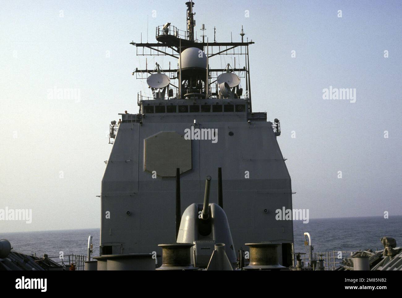 DN-ST-86-11475. Base: USS Yorktown (CG 48 Stock Photo - Alamy