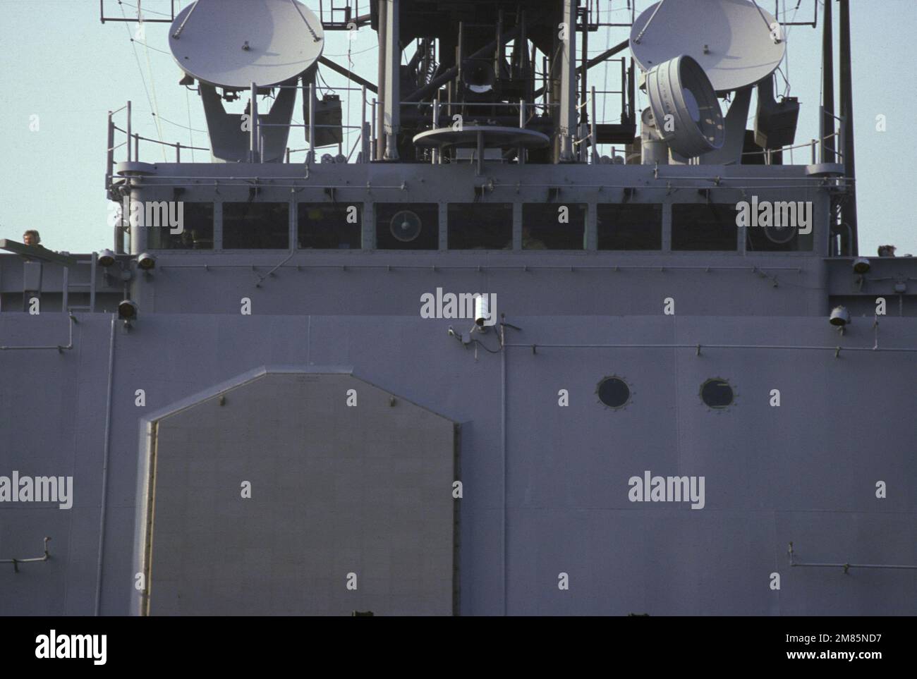 DN-ST-86-11477. Base: USS Yorktown (CG 48 Stock Photo - Alamy