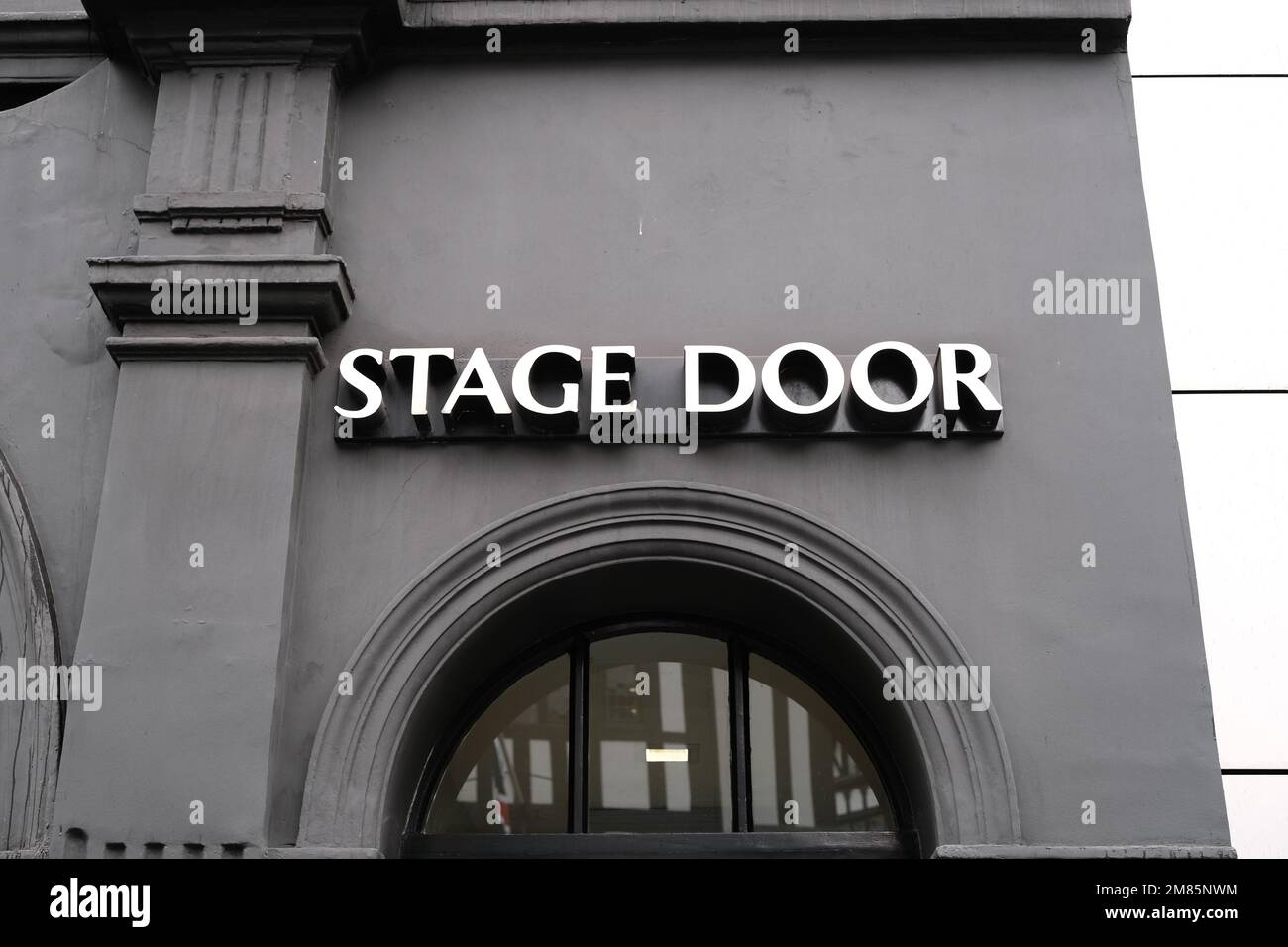 London palladium stage door hi-res stock photography and images - Alamy