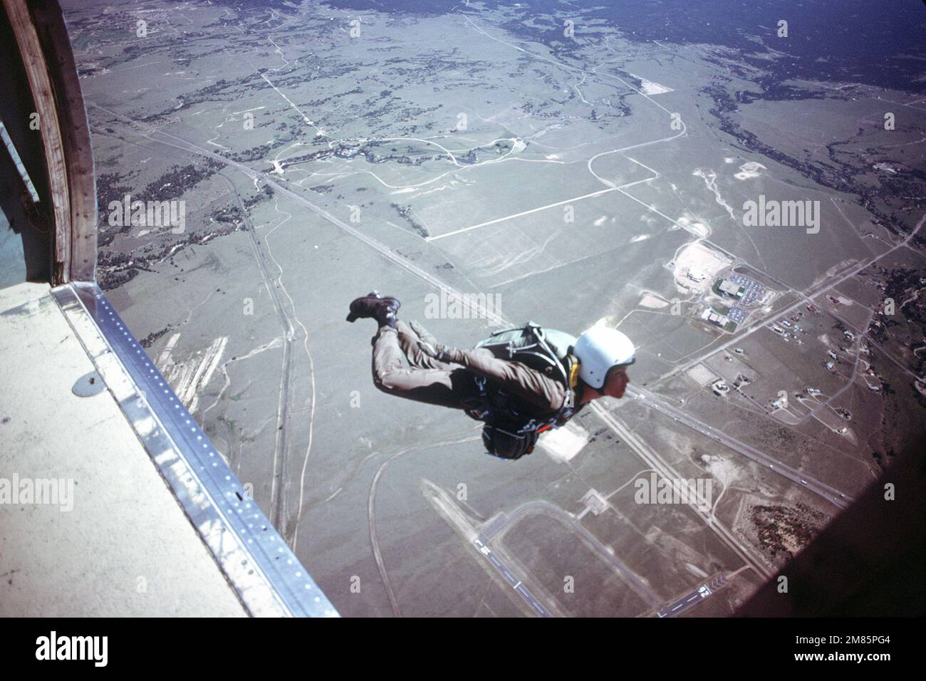 Wings of blue jump team hi-res stock photography and images - Alamy