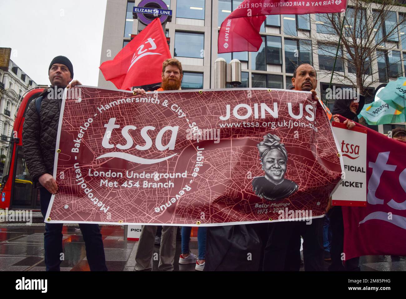 Elizabeth line shut hi-res stock photography and images - Alamy