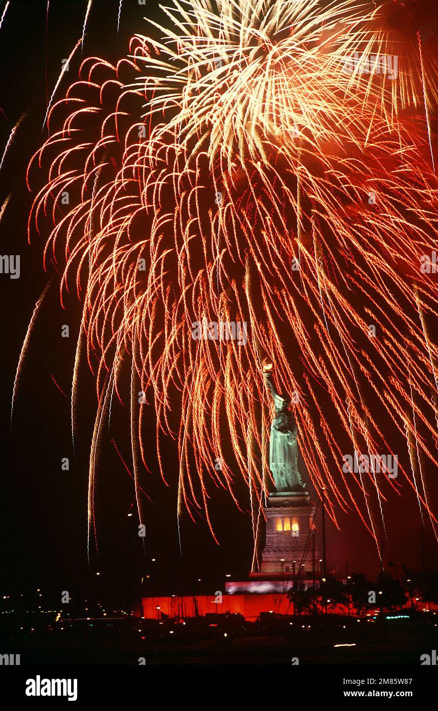 Statue of liberty centennial fireworks hi-res stock photography and ...