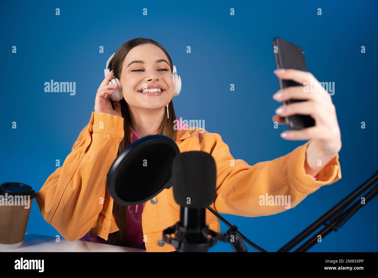 Selfie teen girl hi-res stock photography and images - Alamy