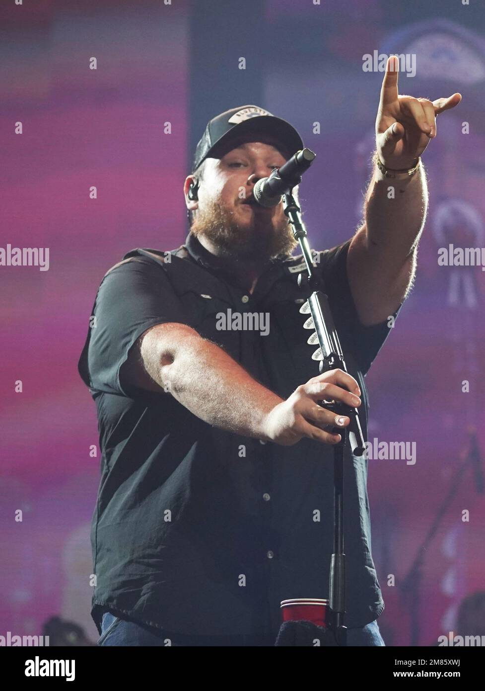 Luke combs hi-res stock photography and images - Alamy