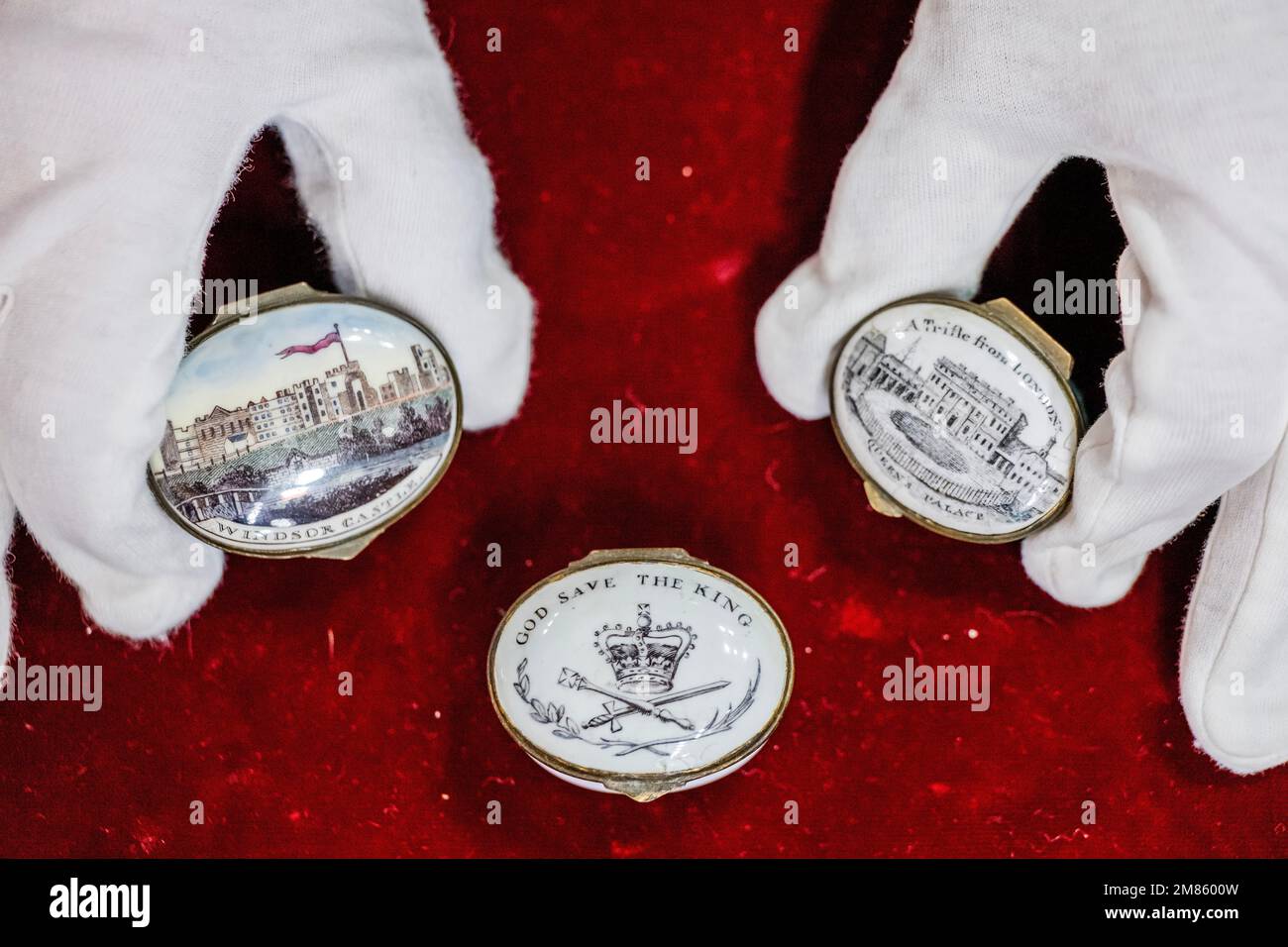 God save the king enamel hi-res stock photography and images - Alamy