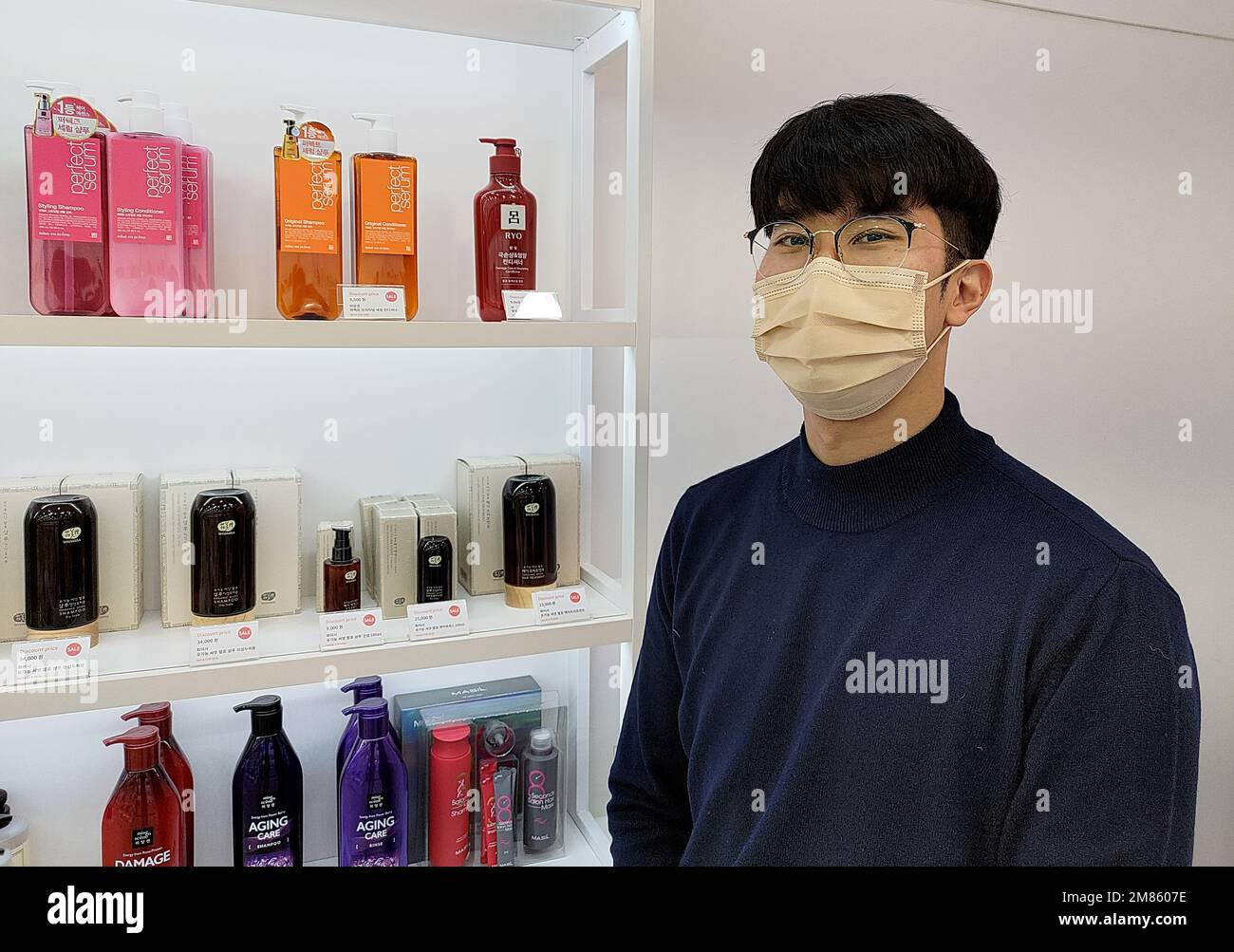 Yong hoon hi-res stock photography and images - Alamy