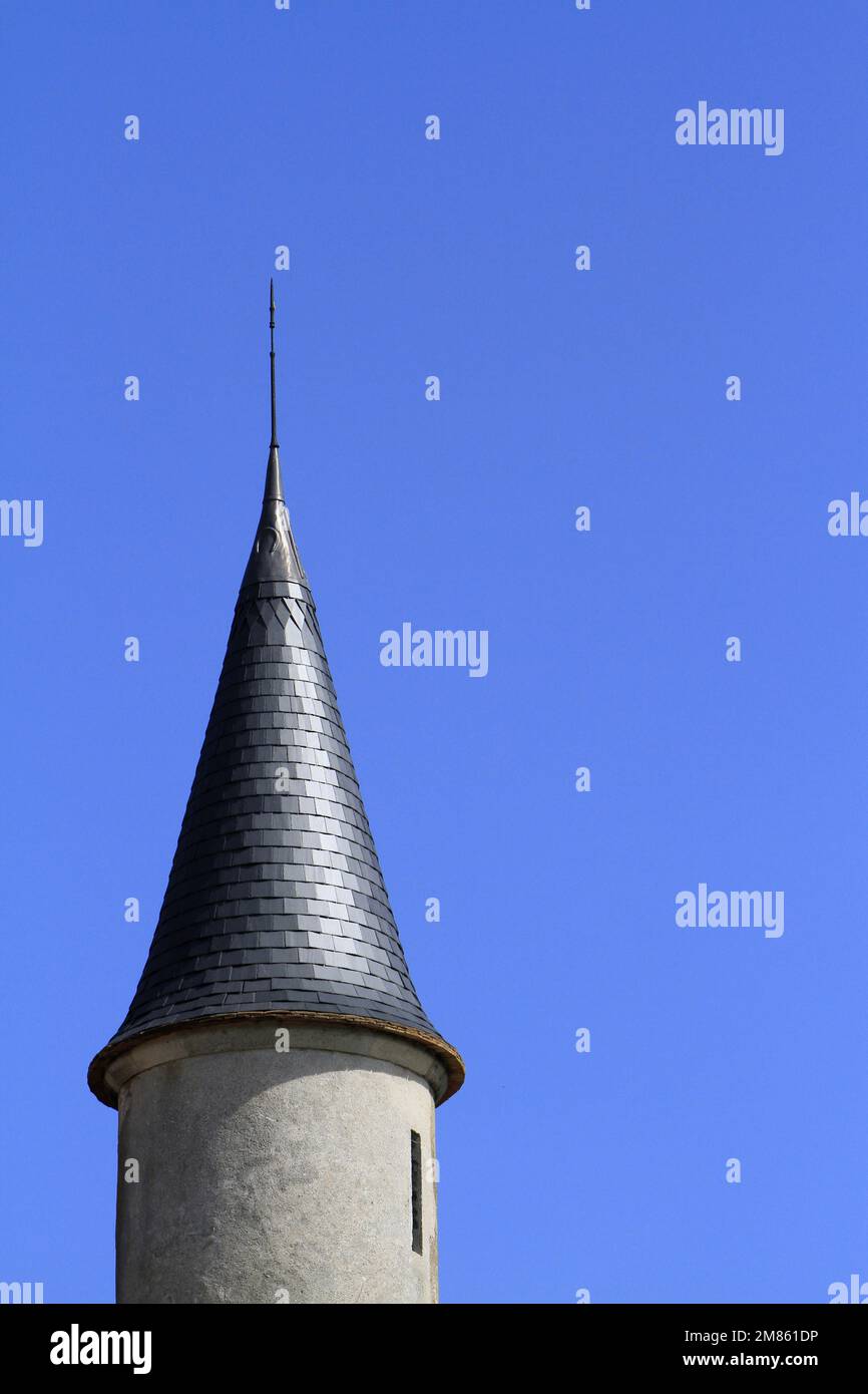 Toit pointu hi-res stock photography and images - Alamy