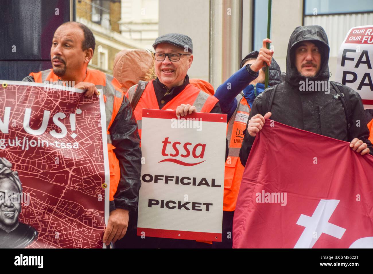 Elizabeth line strike hi-res stock photography and images - Alamy