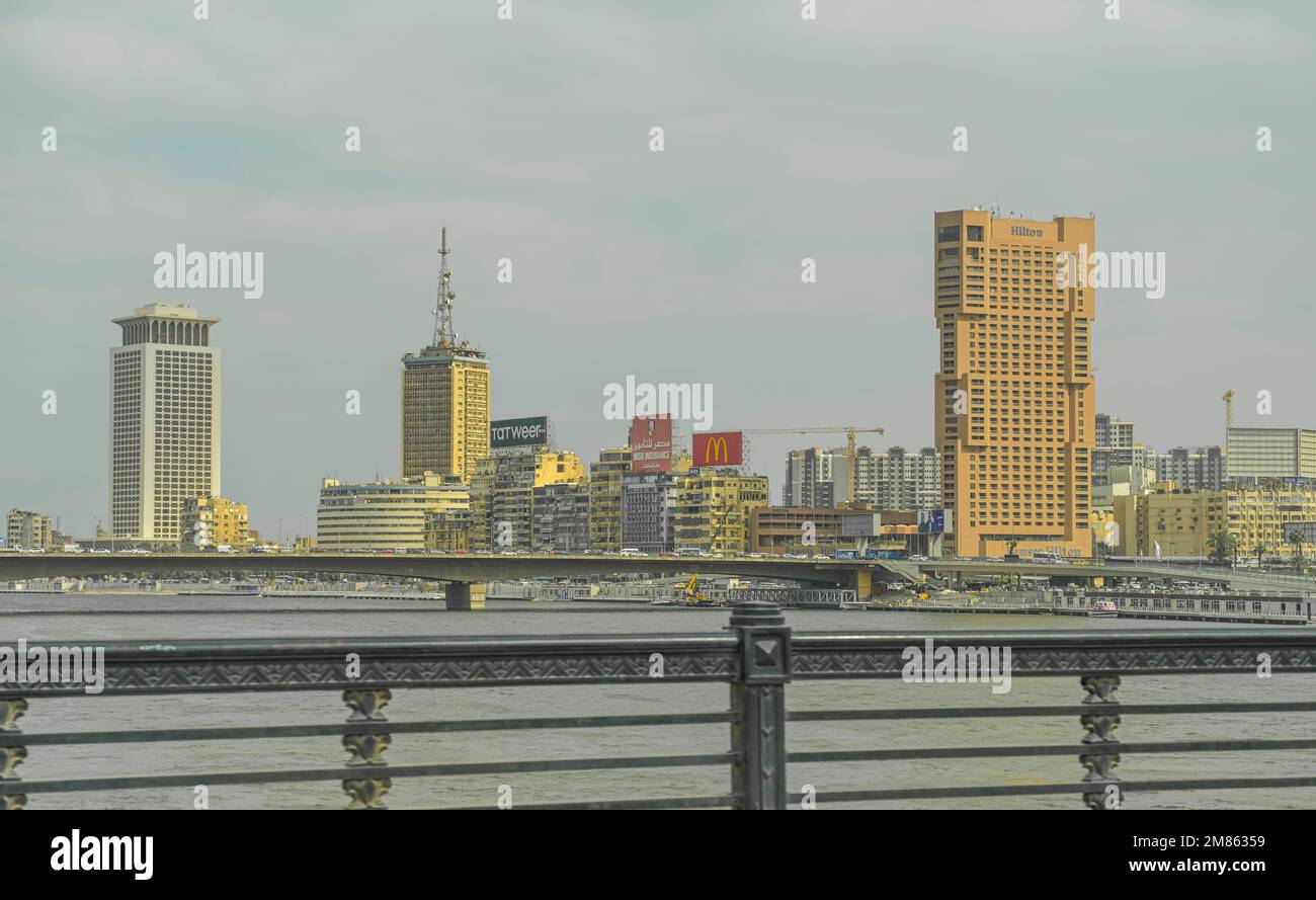 Brücke des 6. Oktober, Skyline, Bürogebäude, Nile Corniche, Nil, Kairo ...