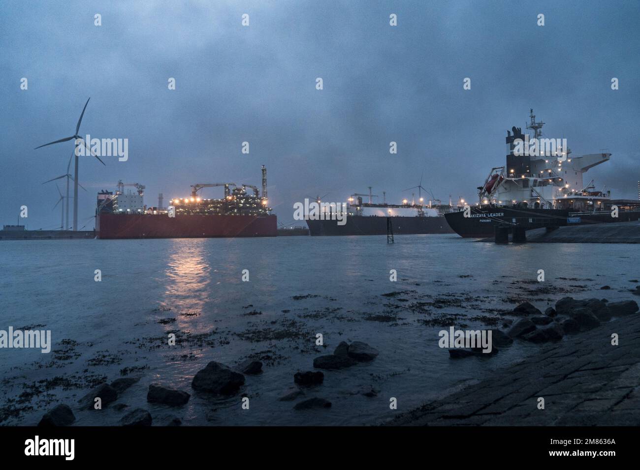 EEMSHAVEN - LNG ships in the harbor in the Beatrixhaven. The two LNG ...
