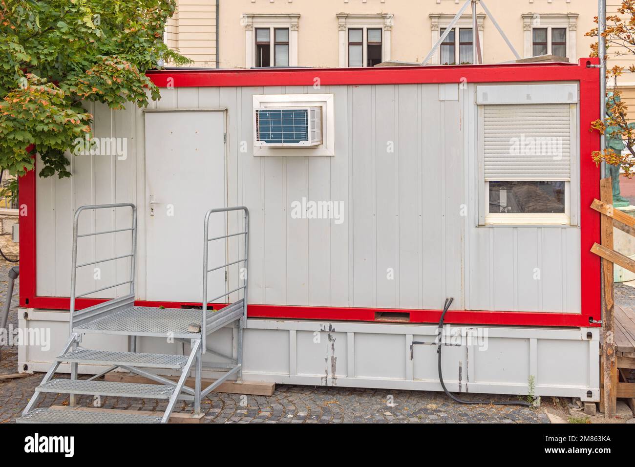 Construction site office cargo hi-res stock photography and images - Alamy