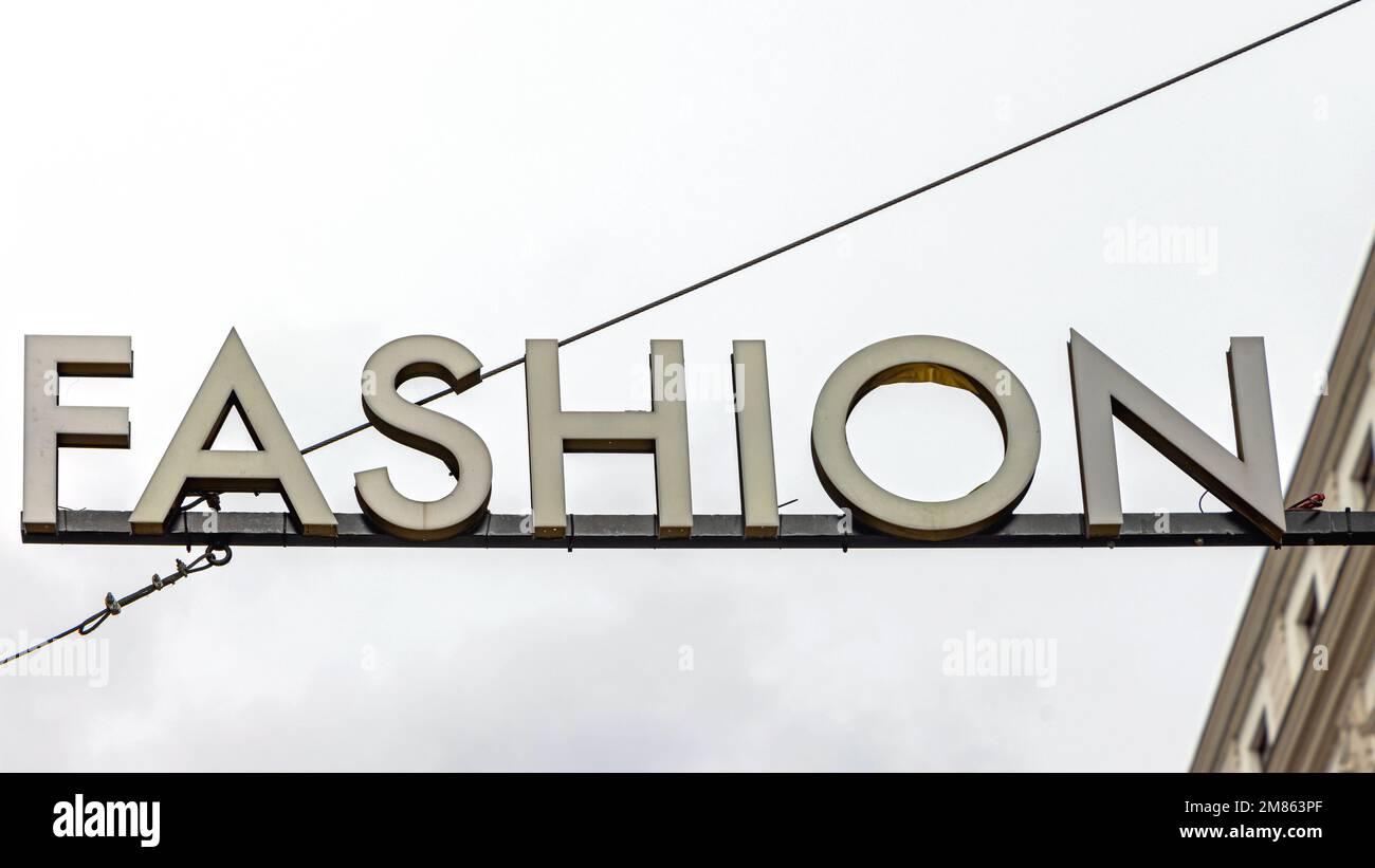 Upscale fashion building hi-res stock photography and images - Alamy
