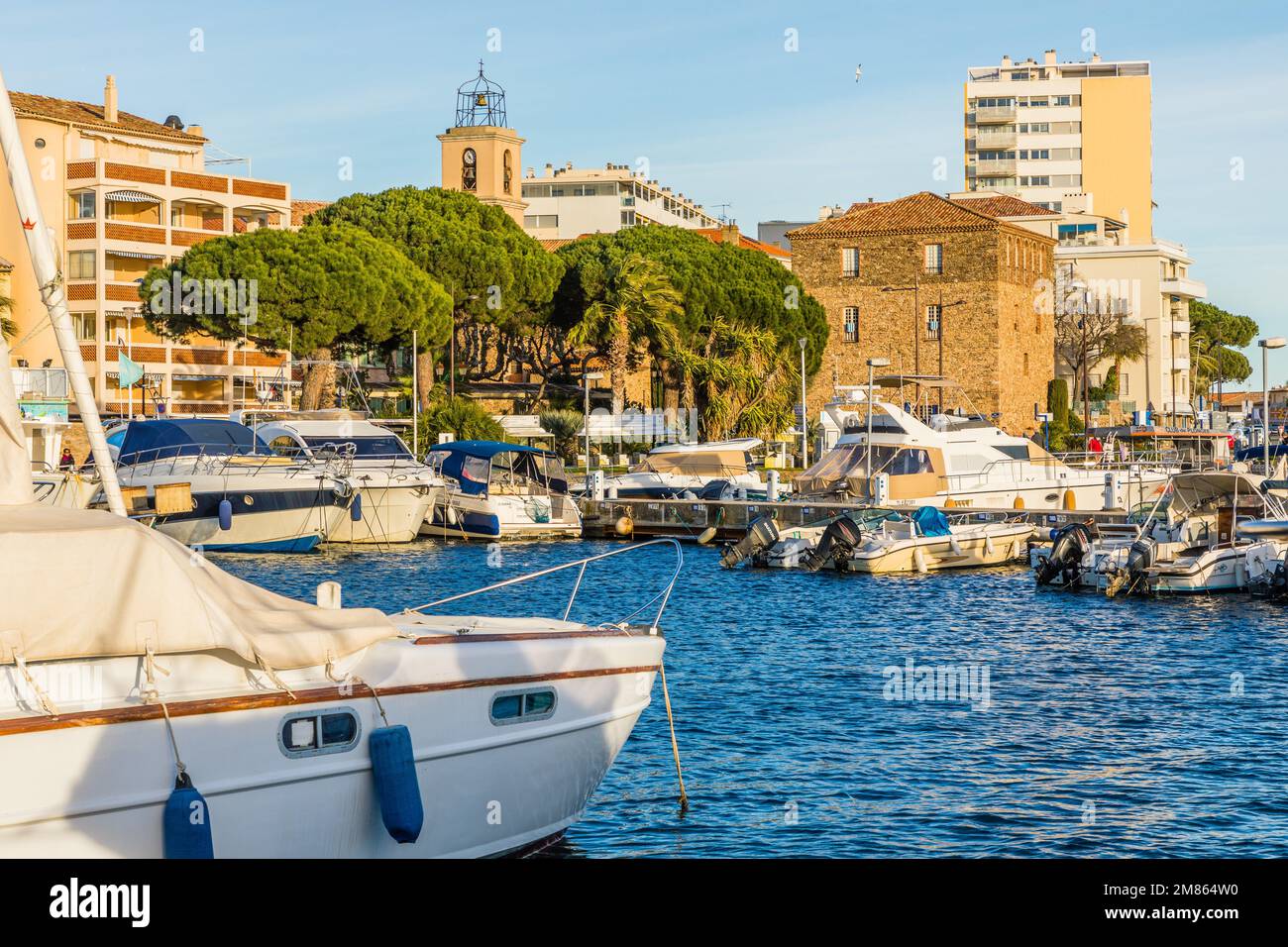 PORT TOUR CARREE ET EGLISE SAINTE MAXIME // THE PORT, THE TOUR CARREE AND THE SAINTE MAXIME ...