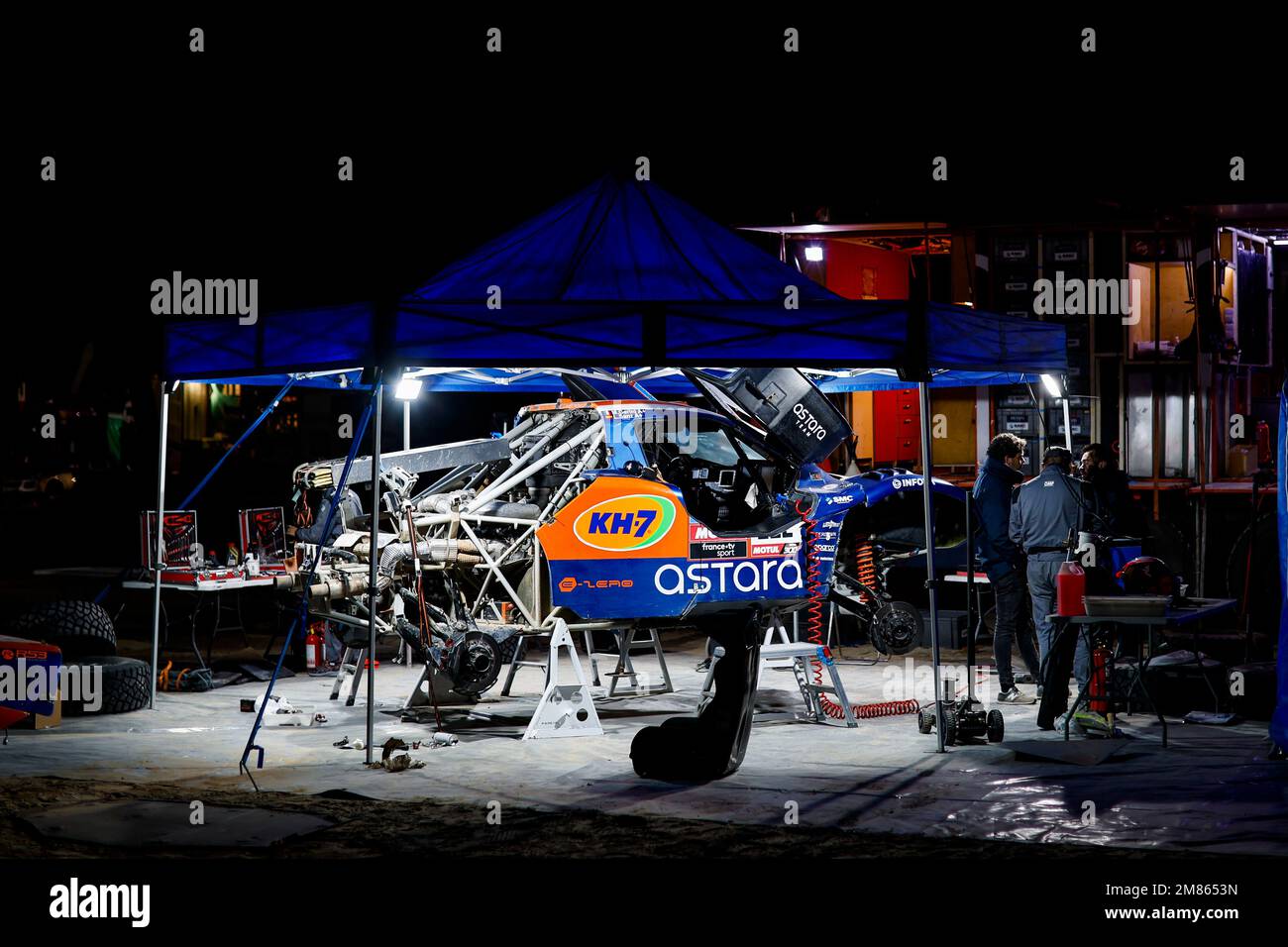 Ambiance, bivouac Epsilon during the Stage 10 of the Dakar 2023 between ...