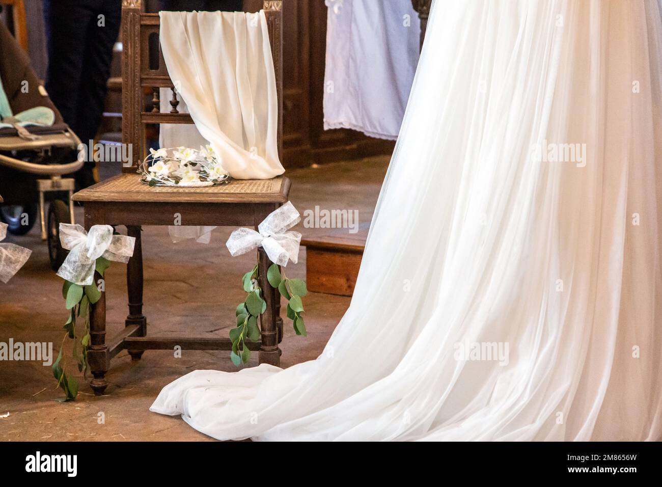 THE BRIDE GETTING DRESSED, WEDDING DAY Stock Photo - Alamy